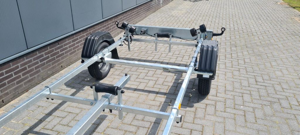 Qwest Marine Romania. KICK Trailer KT750