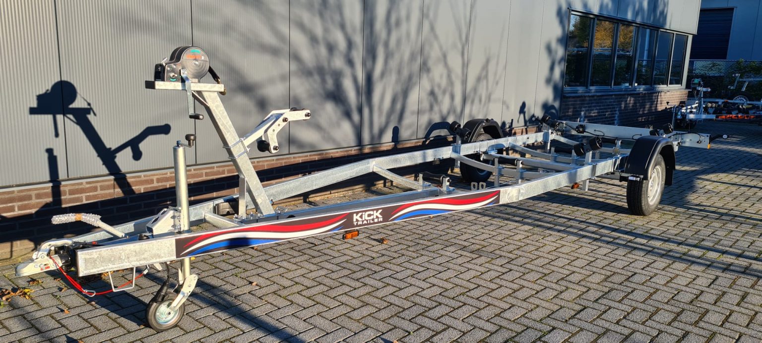 Qwest Marine Romania. KICK Trailer KT1800